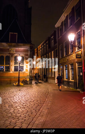 The beautiful small lanes and Sidewalks in the city center of Amsterdam ...