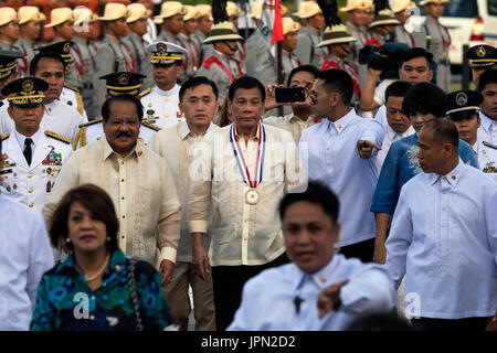 President Duterte walkabout at ceremony in Rizal Park, Manila ...
