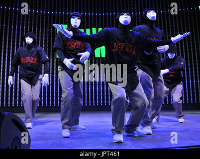Jabbawockeez - Rainen Paguio, Kevin Brewer, Joe Larot, Phil Tayag ...