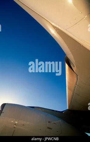 Gulf Air Airbus A330-200 leading-edge of the wing and boat-fairings ...