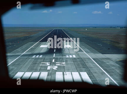 pilots-eye-view on final-approach for runway 32 Stock Photo - Alamy
