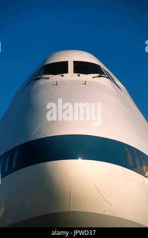 Front with cockpit windows of wide-body airplane Stock Photo - Alamy