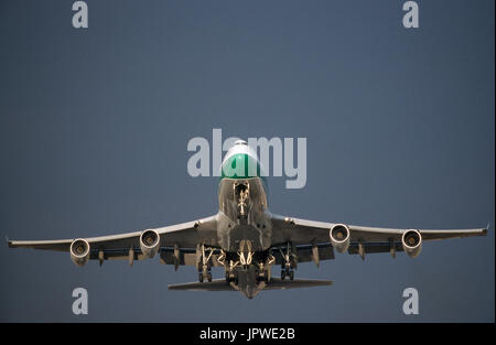 wing trailing-edge with flaps deployed of a Titan Airways Boeing 737 ...