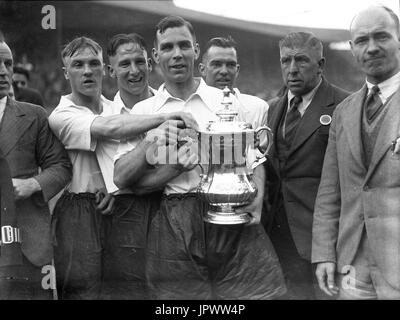 The 1938 FA Cup final winners Preston North End Bill Shankly (left ...