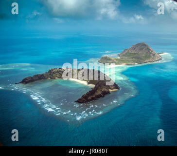 Tropical volcanic rim Waier Islet, Torres Strait Stock Photo - Alamy