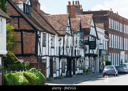 The 15th century King's Arms Pub, West Street, Dorking, Surrey, England ...
