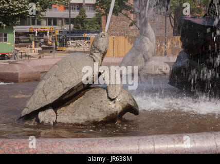 Turtle Sculpture detail at Neptune Fountain (fountain designed by ...
