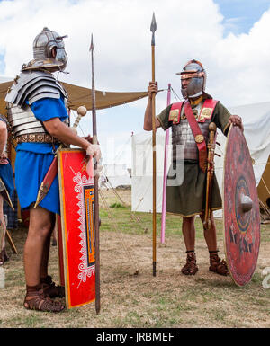 Two Roman legionaries, one with lorica segmentata armour, the other in ...
