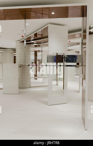 New store in large mall Stock Photo - Alamy