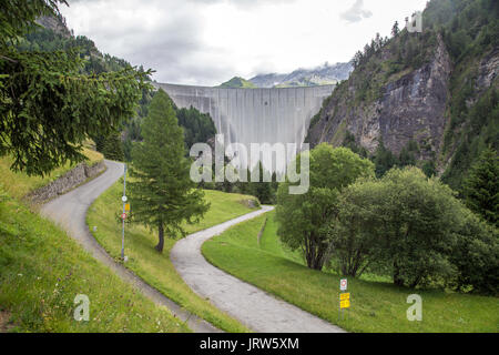 Luzzone dam in Switzerlamd Stock Photo - Alamy