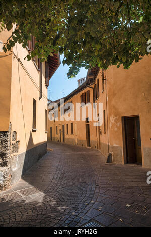 Inzago (Milan, Lombardy, Italy): a typical old street Stock Photo - Alamy