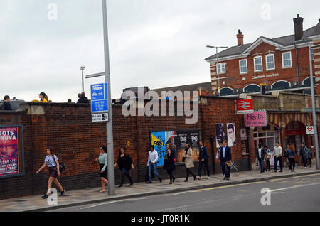Clapham junction Station - Concourse Entrance Stock Photo: 38004943 - Alamy