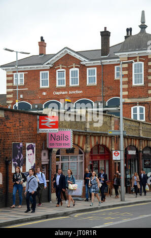 Clapham junction Station - Concourse Entrance Stock Photo - Alamy