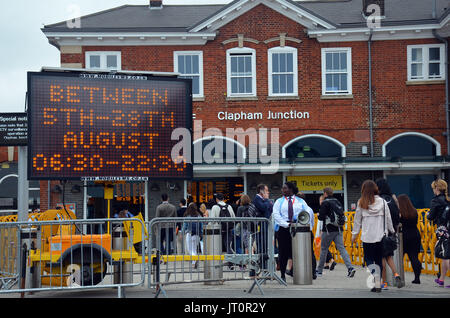 Clapham junction Station - Concourse Entrance Stock Photo - Alamy