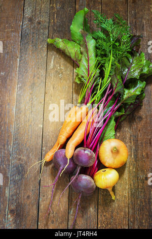Different raw onion on wooden background Stock Photo - Alamy