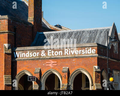 Windsor and Eton riverside railway station with Windsor castle in Stock ...