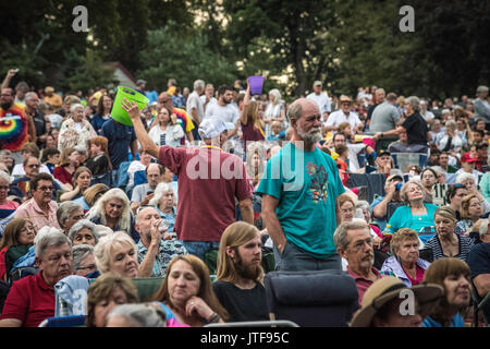 Arlo Guthrie and daughter Sarah Lee perform live at Long's Park concert ...