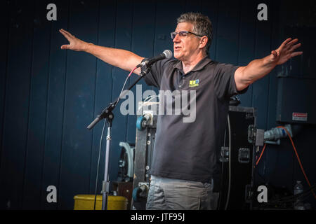 Arlo Guthrie and daughter Sarah Lee perform live at Long's Park concert ...