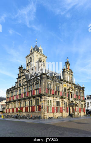 A view of the Market Square in Delft with the City Hall in the centre ...