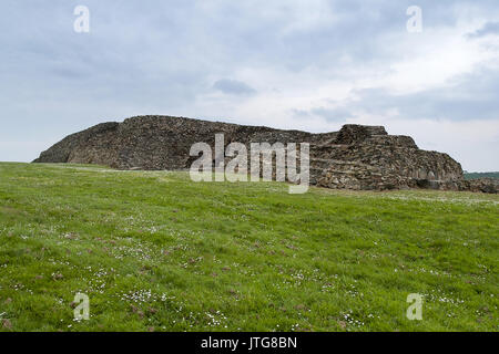Barnenez Neolithic Chambered Tomb, Plouezoc'h, Finistère, Brittany ...
