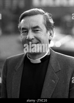 The new Bishop of Oxford, the Rev Richard Harries with his wife ...
