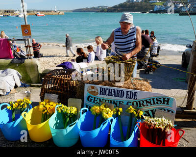 Cornish withy crab pot maker Richard Ede demonstrating his craft at St ...