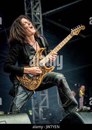 Dokken: Jon Levin on guitar Stock Photo - Alamy