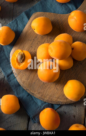 Raw Orange Organic Apricots Ready to Eat Stock Photo - Alamy
