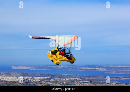 Apollo Deltajet 2 microlight flexwing with crew of two, awaiting take ...