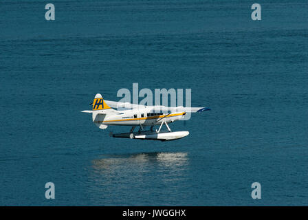 Float plane in flight at Vancouver Harbour Flight Centre, Vancouver ...
