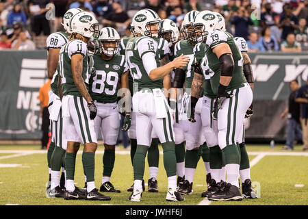 Tennessee Titans offense huddles up during the second half of an NFL ...