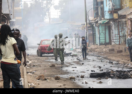 Nairobi, Kenya. 12th Aug, 2017. Journalists and members of the public ...