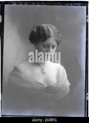Miss C Dixon, 4 Sep 1913 (16447157773 Stock Photo - Alamy