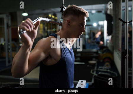 Muscular male with a wide back flexing his muscles Stock Photo - Alamy