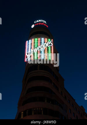 Edificio Capitol en la Gran Vía de Madrid. España Stock Photo - Alamy