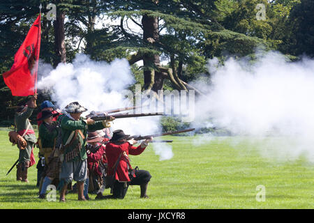 Roundheads and cavaliers battle at a Sealed Knot English Civil war ...