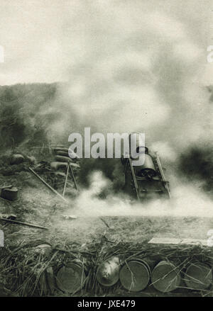 World War 1. French heavy gun, or howitzer, high explosive projectiles ...