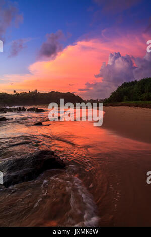 Wonderful Dramatic Sunset at Moragalla Beach, Beruwala, Sri Lanka Stock ...