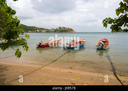 Colorful fishing boats in Tartane, Presqu'ile de la Caravelle ...