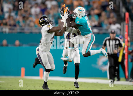 Miami Dolphins wide receiver Jaylen Waddle (17) warms up before an NFL ...