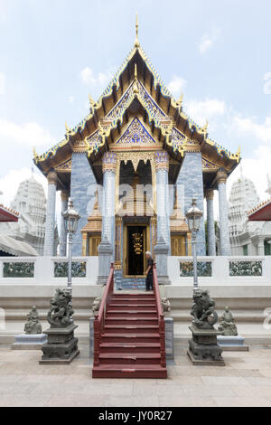 Asia thailand bangkok sunny temple step fear Stock Photo - Alamy