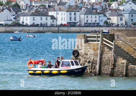Appledore to Instow Ferry arriving at Instow Quay with Appledore in the ...