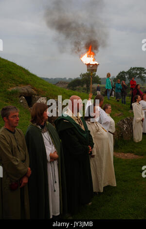 Summer Solstice Celebration, Bryn Celli Ddu, Anglesey Stock Photo - Alamy