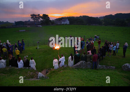 Summer Solstice Celebration, Bryn Celli Ddu, Anglesey Stock Photo - Alamy