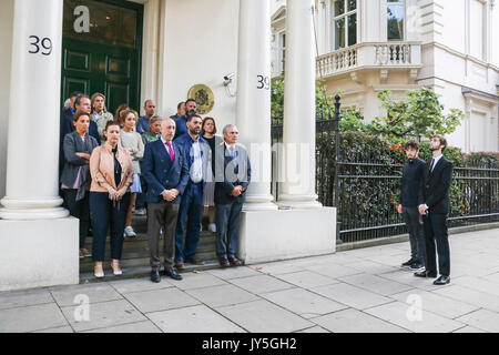 Spanish Embassy. London, UK. 18th Aug, 2017. Staff at the Spanish ...