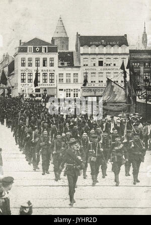 WW1 World War I - Royal Marines come ashore at Ostend Stock Photo - Alamy