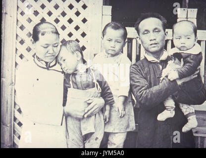 A gatekeeper and his family, Changde, Hunan, China, ca.1900-1919 (IMP ...