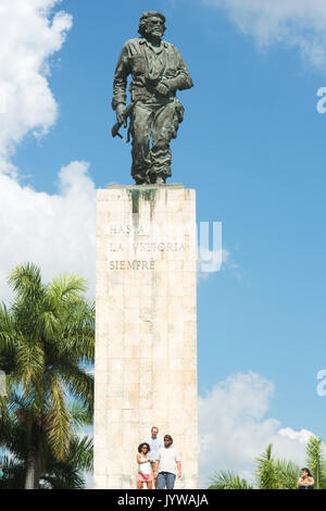 Statue of Fidel Castro, Che Guevara, and Camilo Cienfuegos at the ...