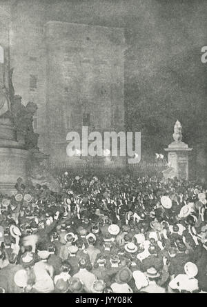 Awaiting declaration of war 1914 Stock Photo - Alamy