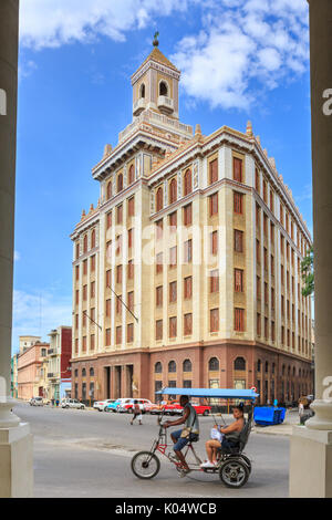 The art deco masterpiece of the Bacardi building, Havana, Cuba ...